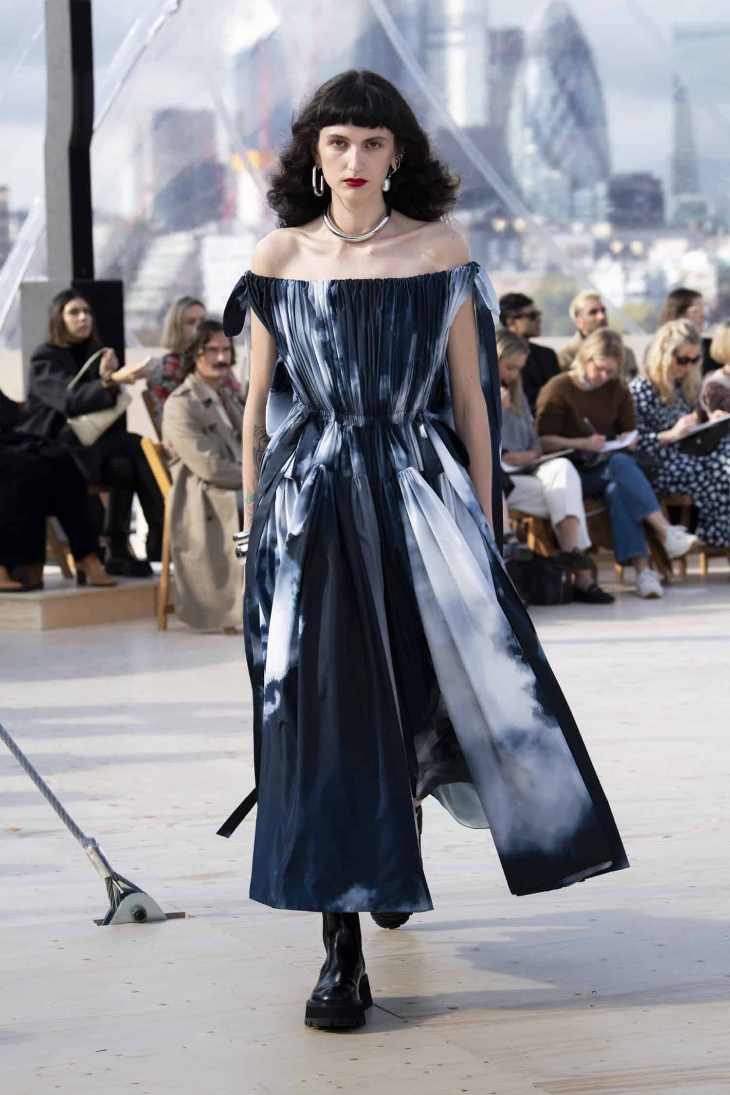 Alexander McQueen Returns To London With An Ode To The Alexander McQueen Returns To London With An Ode To The